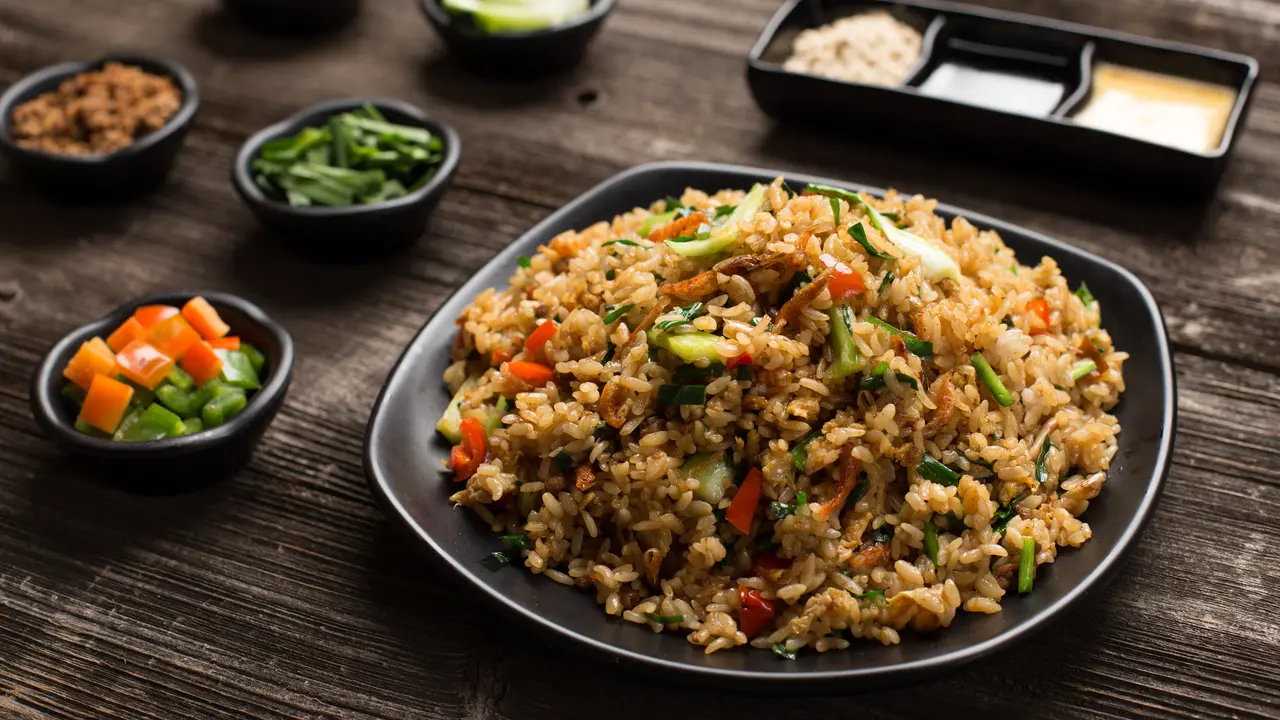 7 Cara Masak Nasi Goreng dengan Mudah dan Enak, Bisa Pakai Rice Cooker ...