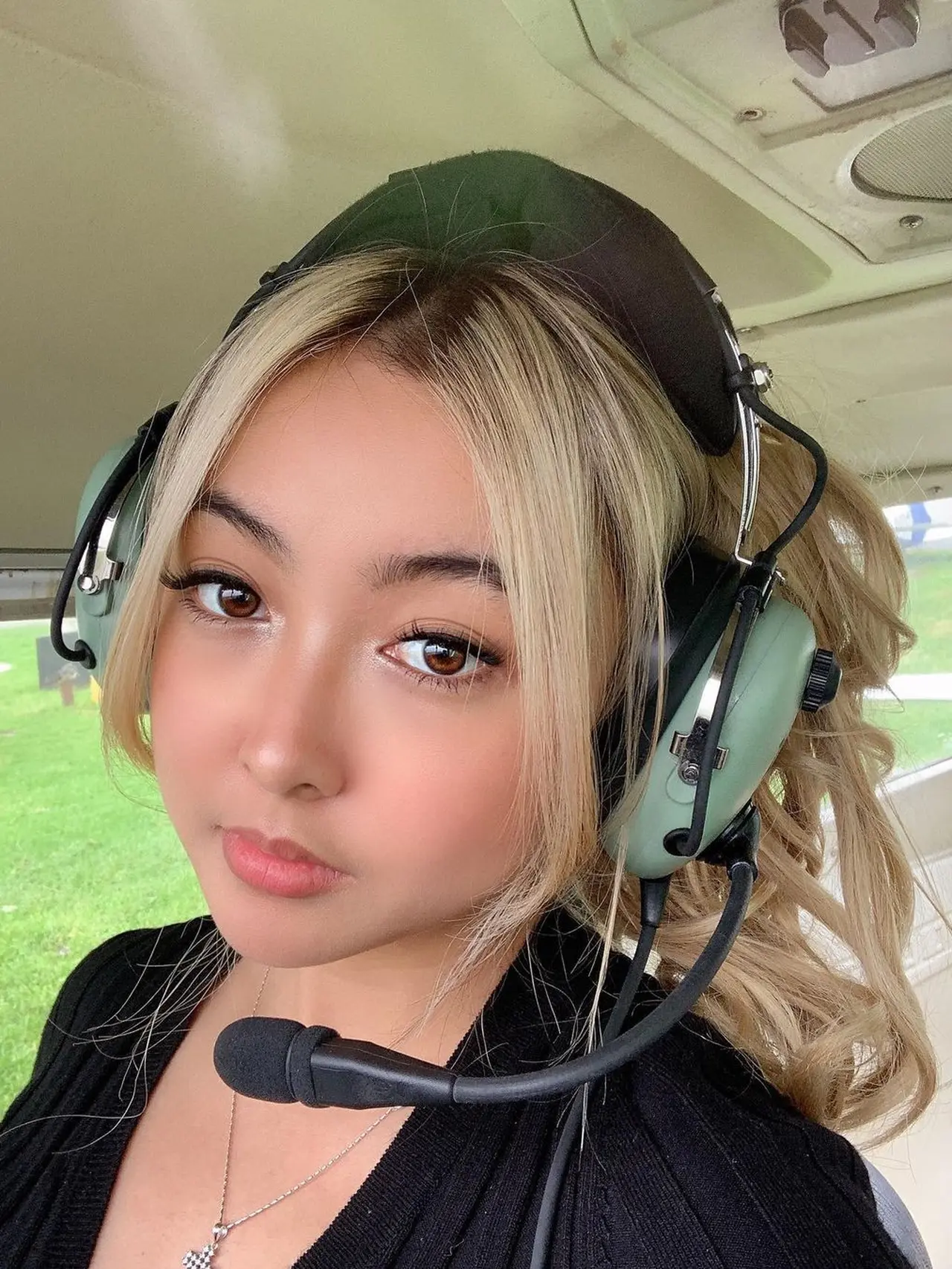 6 Potret Abigail Michelle, Viral Bawa Pesawat Sendiri untuk Nonton Bola di London - Hot Liputan6.com