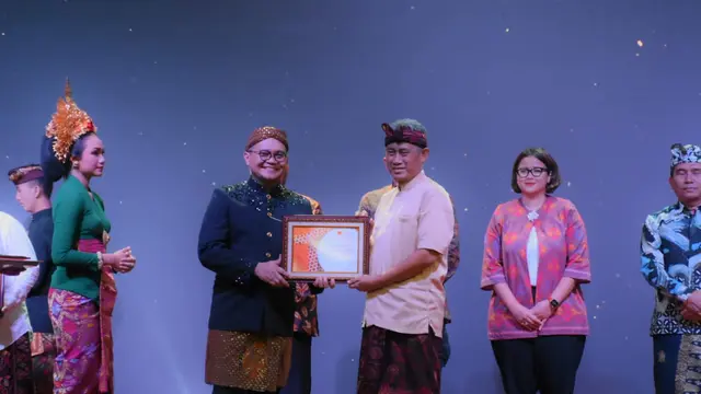 DPR RI Raih Penghargaan Media Cetak dan Online Terpopuler 2022 dari ...