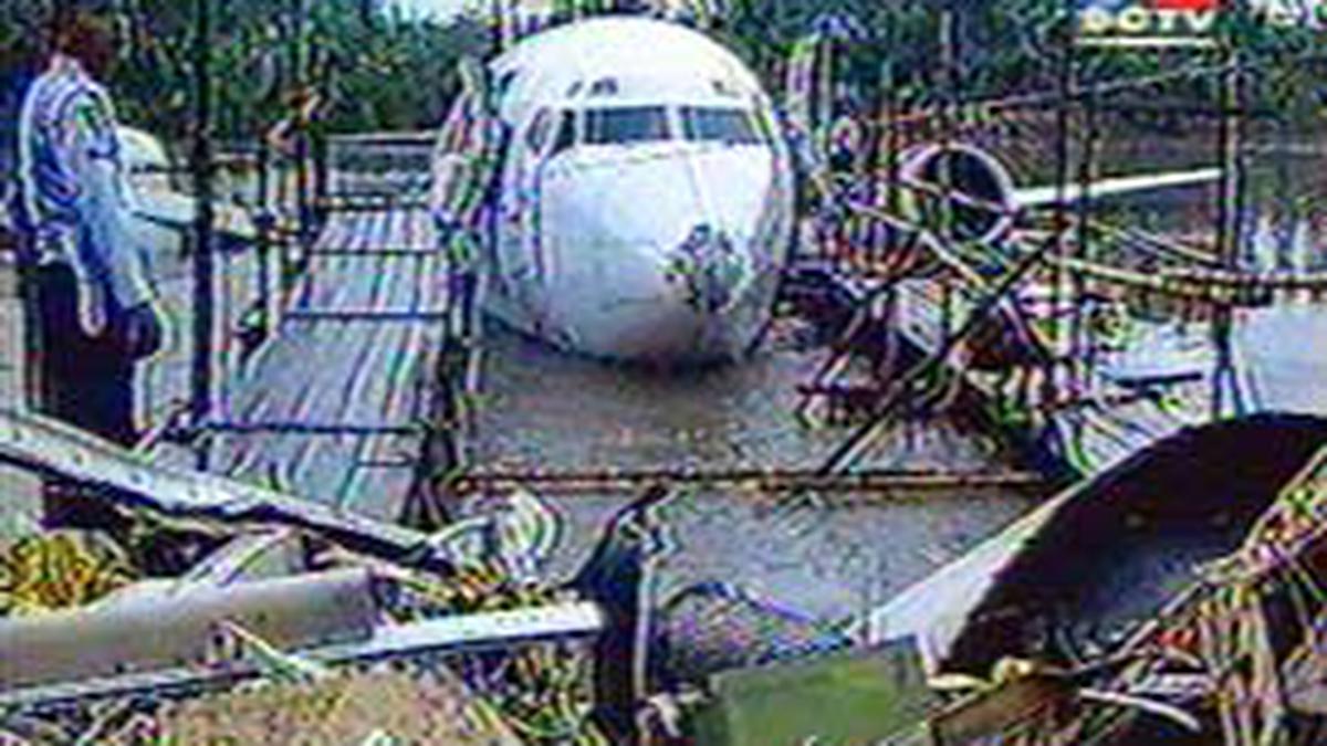 Mesin dan Sayap GA-421 Dicopot - News Liputan6.com