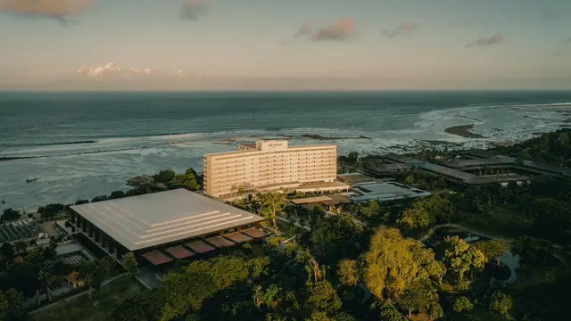 The Meru Sanur & Bali Beach Hotel yang Dikelola InJourney Hospitality Masuk 100 Hotel Terbaik ...