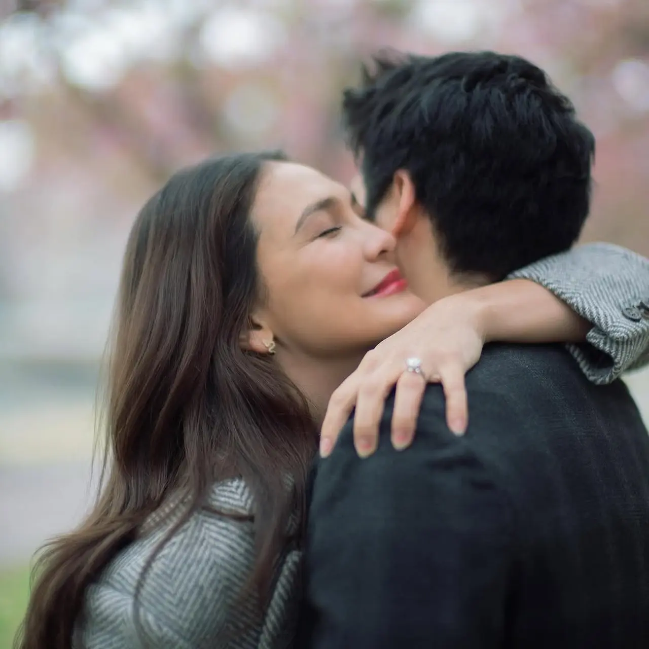 6 Potret Ekspresi Bahagia Luna Maya Dilamar Maxime, Dikabarkan Nikah 7 ...