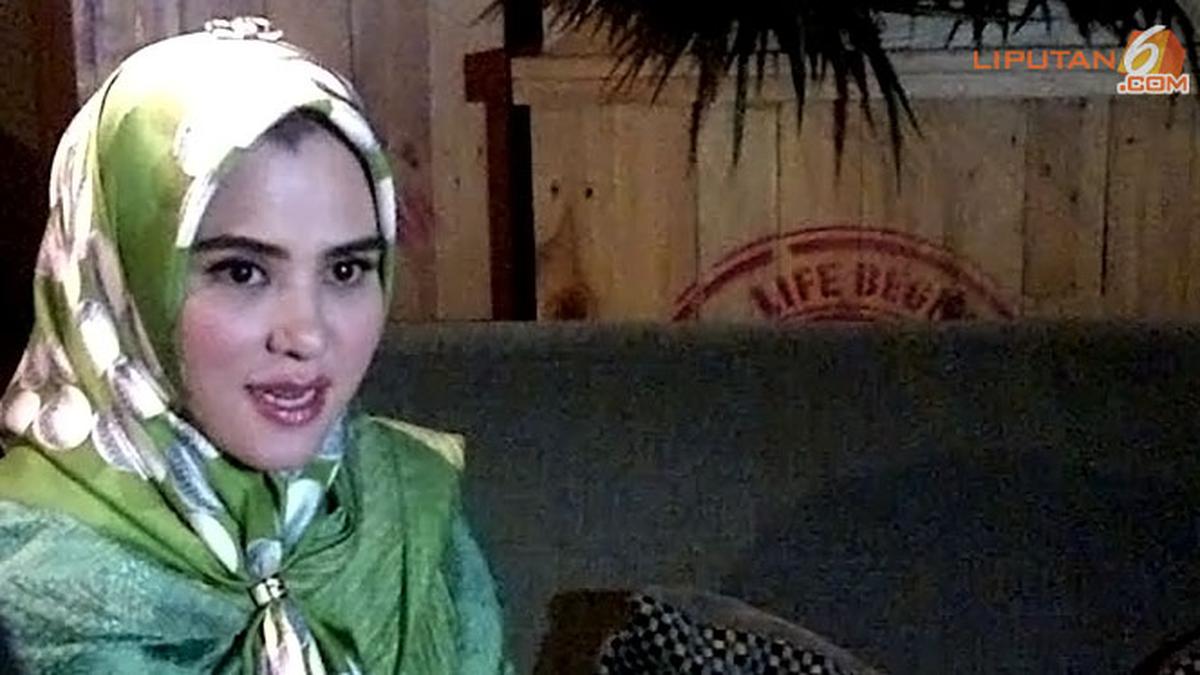 Angel Lelga Akui Foto Telanjang di Cover Slank Adalah Dirinya - ShowBiz ...