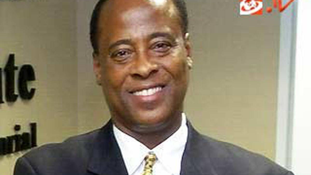 Murray Dinyatakan Bersalah, Adik Michael Jackson Bersyukur - ShowBiz ...