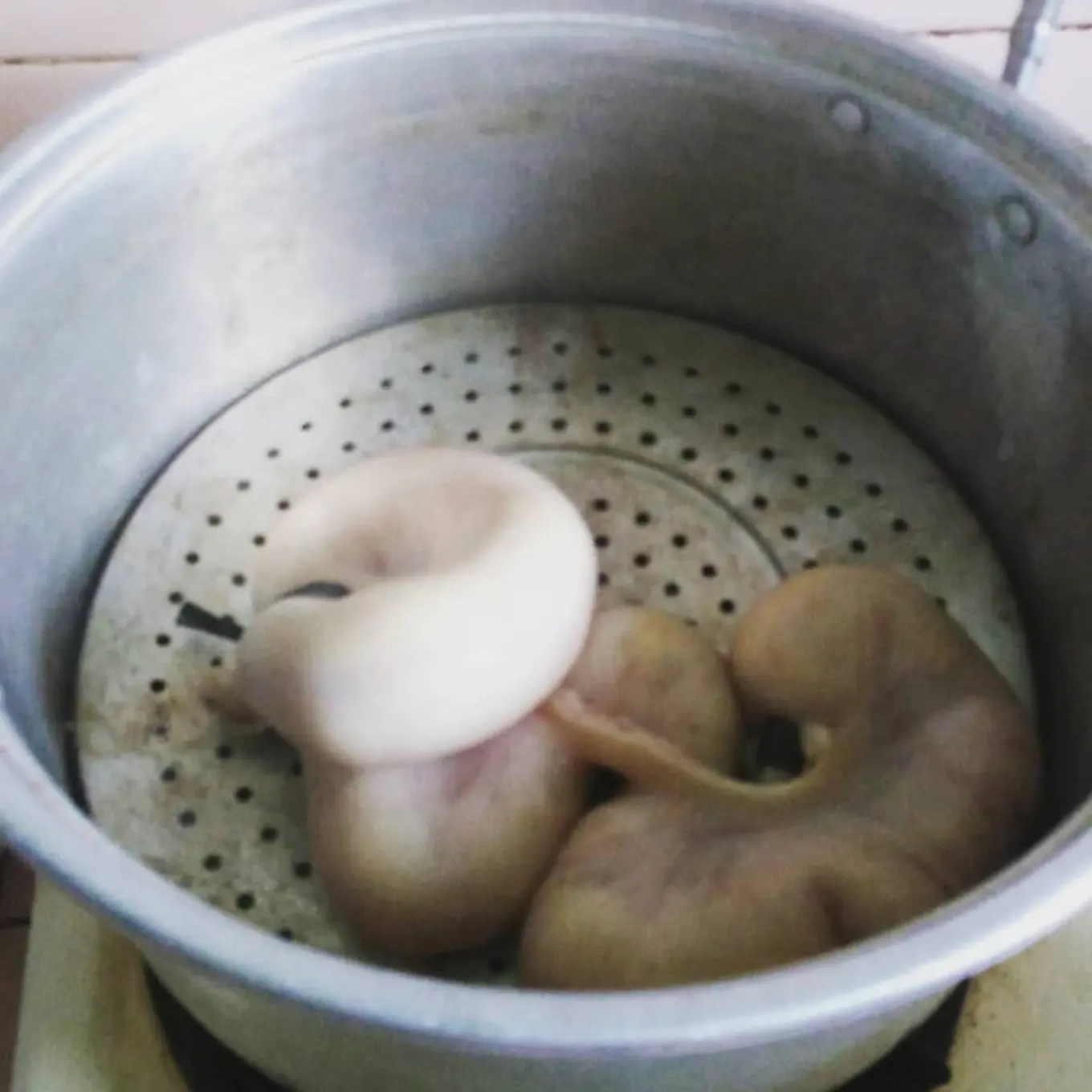 Rahasianya Ada di 2 Bahan, Begini Trik Mudah Empukkan Usus Sapi Agar ...