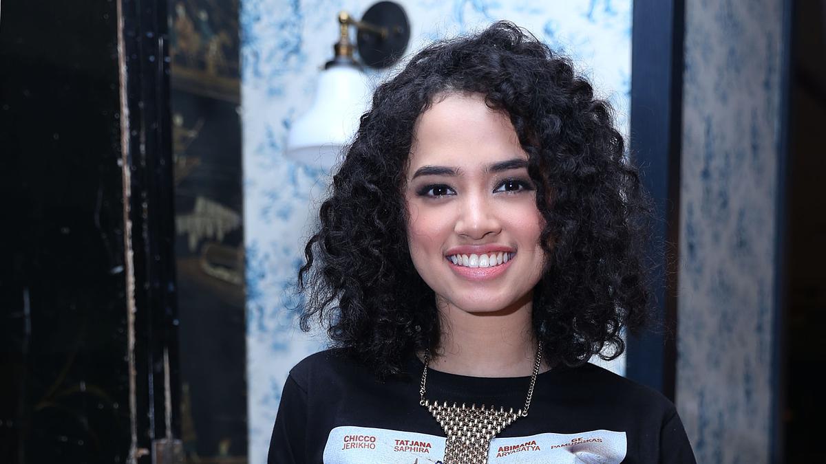 Kolaborasi Wizzy dan Banyak Artis di Liputan6 Awards 2016 - ShowBiz ...