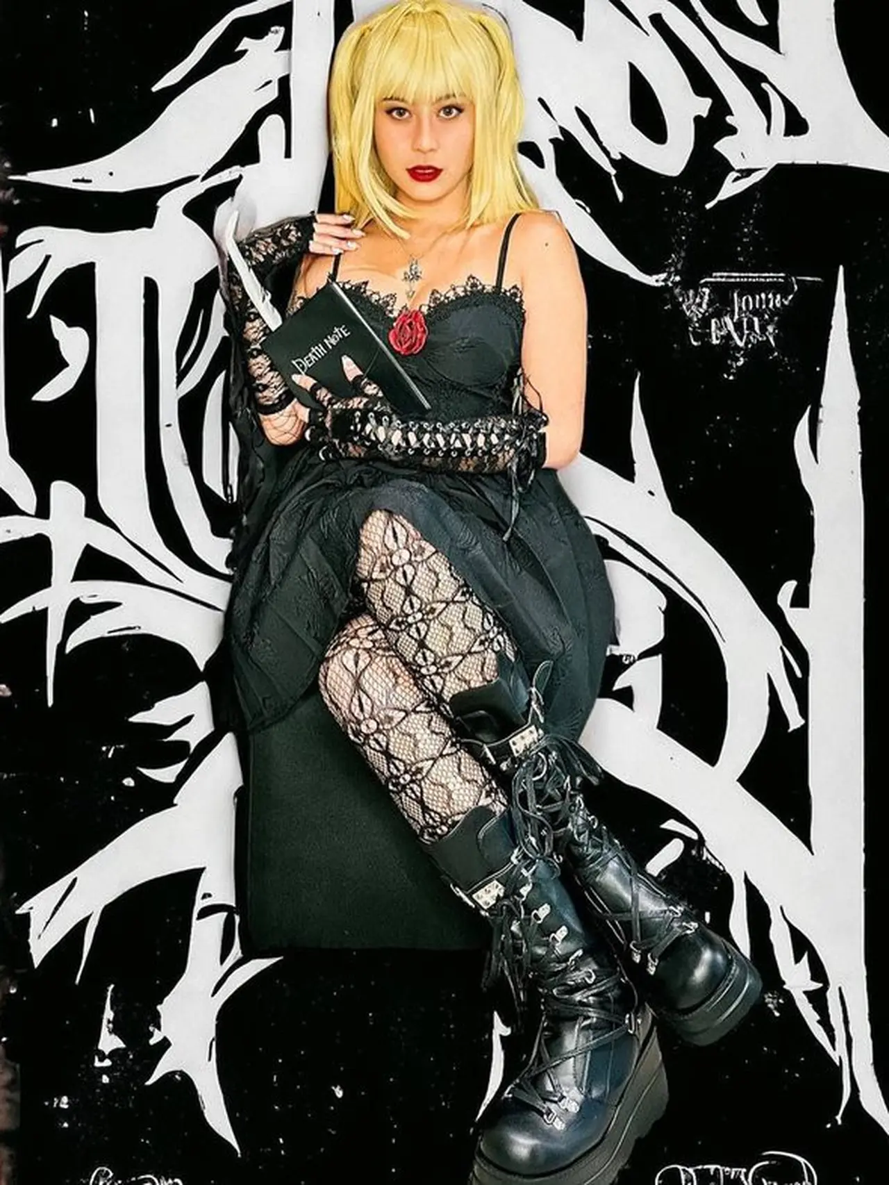 6 Potret Cantik Awkarin Cosplay Jadi Misa Amane Death Note