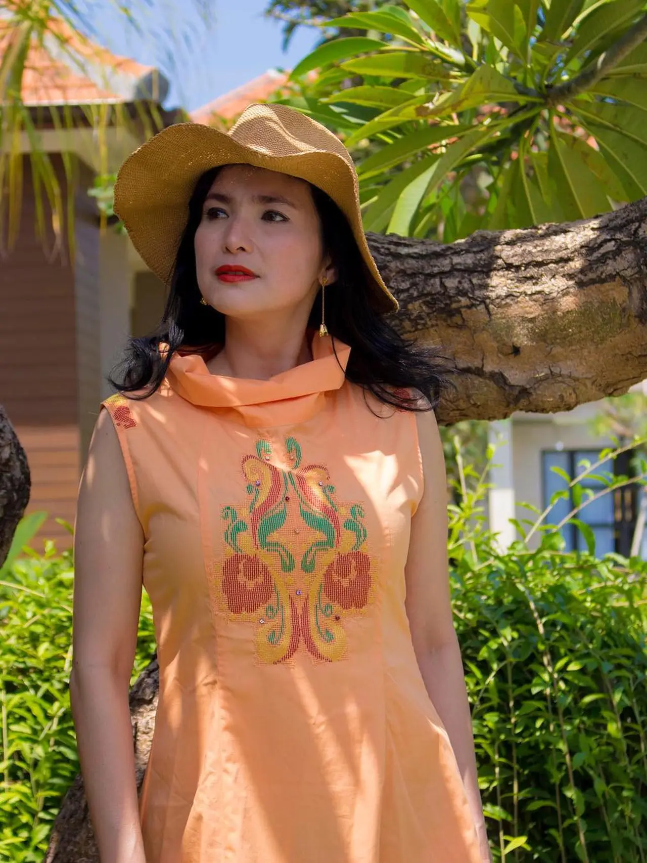 Berusia 49 Tahun, Ini 6 Potret Nunu Datau yang Awet Muda - Hot Liputan6.com