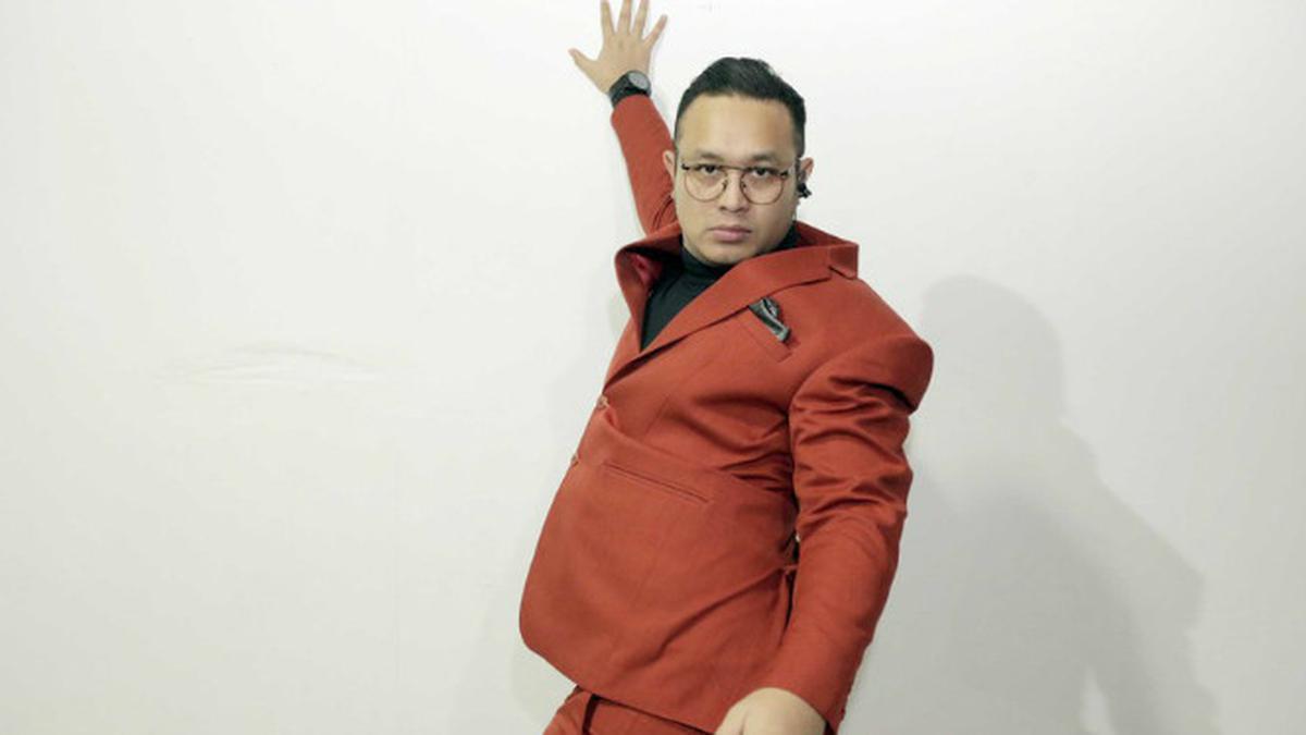 Tampil di JICOMFEST 2019, Gilang Dirga Tiru Gaya Jokowi - ShowBiz ...