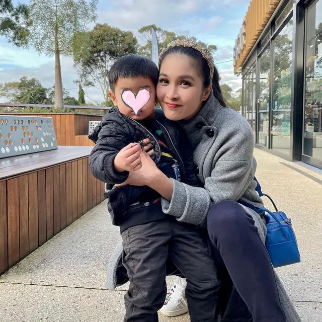 Punya Wajah Baby Face, Potret 6 Artis Bareng Buah Hatinya Ini Bak Kakak ...