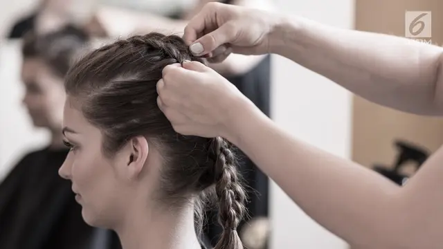 6 Cara Membuat Kepang Rambut Berbagai Model, Modis dan Manis - Hot ...