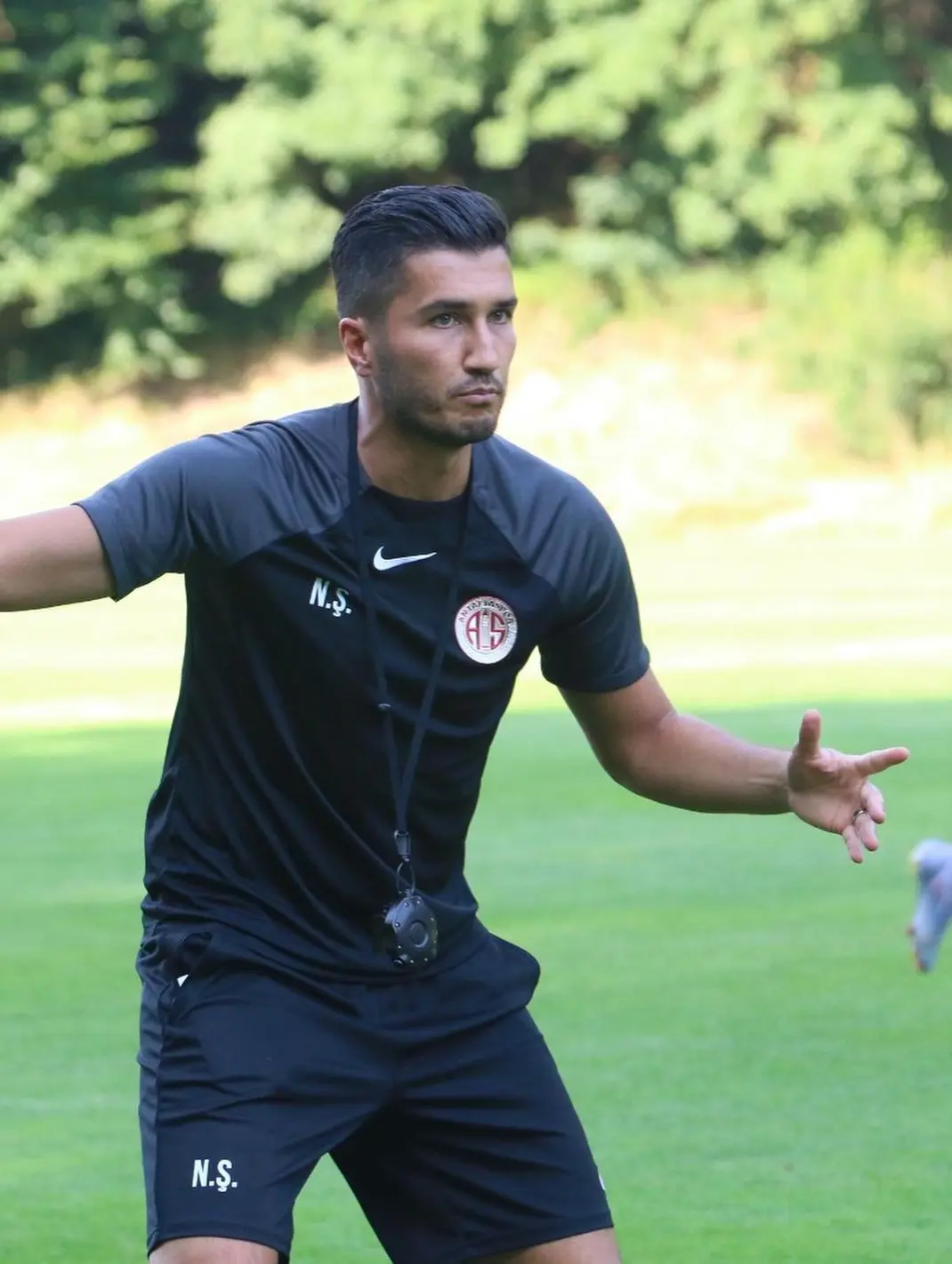 Borussia Dortmund Resmi Tunjuk Nuri Sahin Sebagai Pelatih Baru - Foto ...