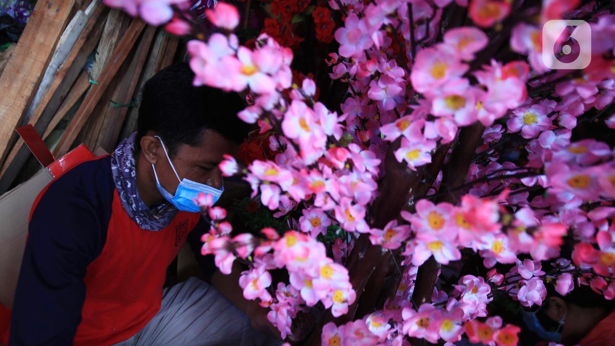 FOTO: Bunga Meihua, Ornamen yang Hanya Ada Saat Imlek - Foto Liputan6.com