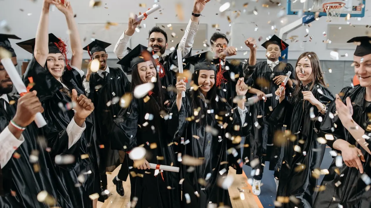 180 Kata-Kata Graduation Menyentuh Hati, Sampaikan Harapan tentang ...