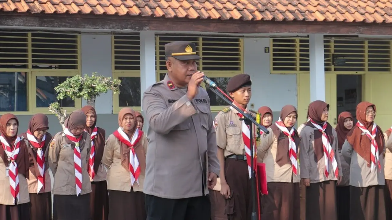 Pesan Penting saat Polisi Jadi Pembina Upacara di Sekolah-Sekolah di Pemalang - Regional ...