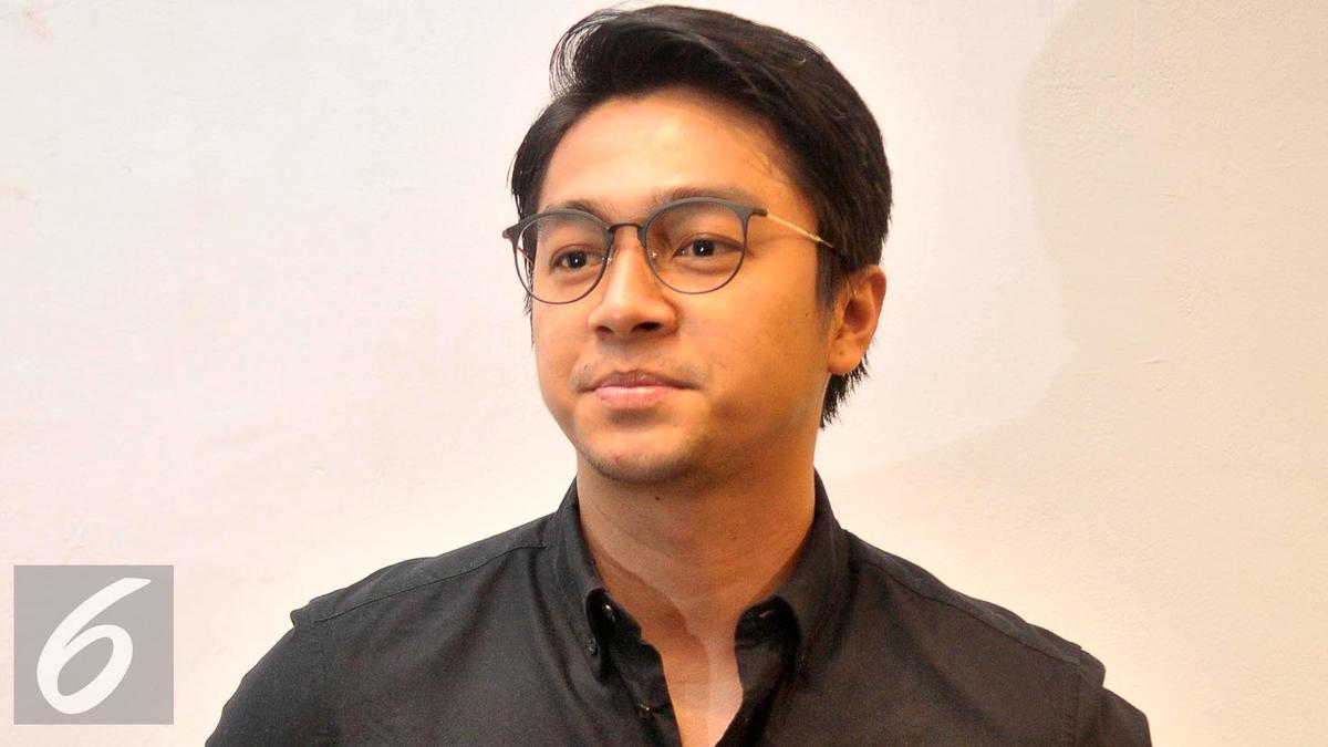 Di Satu Hari Nanti, Deva Mahenra Jadi Penulis Lagu - ShowBiz Liputan6.com