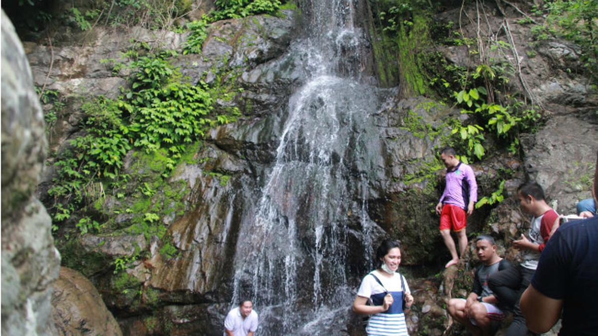 Pagi-Pagi Terhipnotis di Air Terjun Waolo - Regional Liputan6.com
