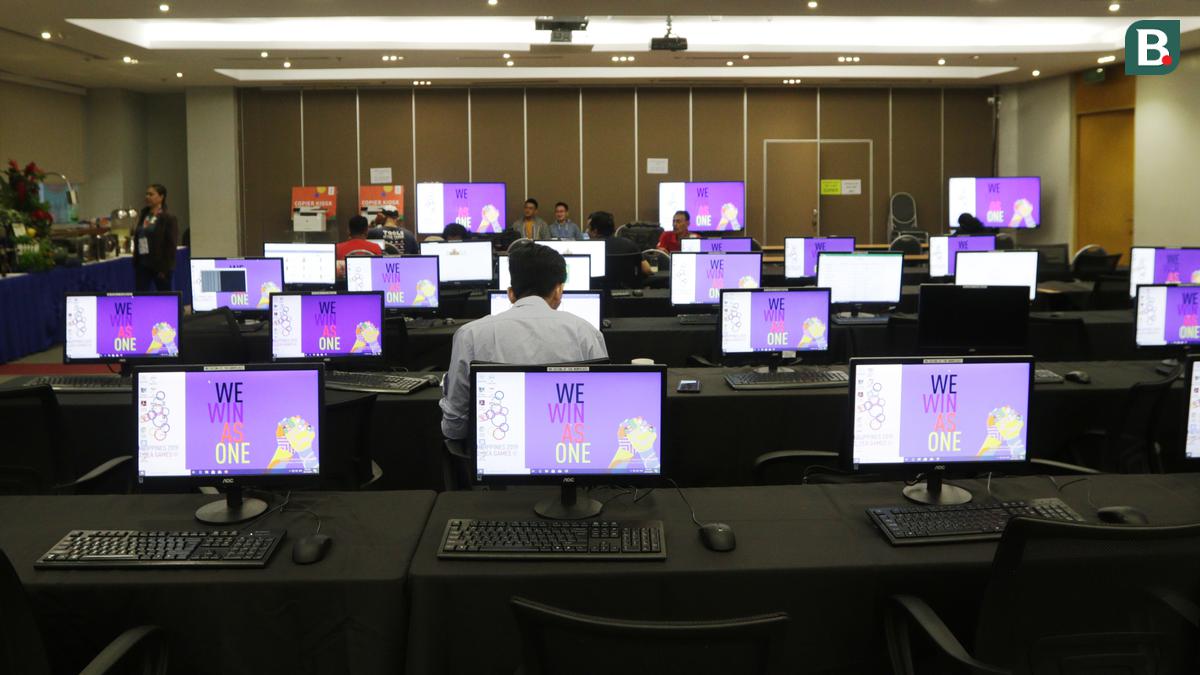 Bagaikan Bumi dan Langit, Media Center dan Ruang Jumpa Pers Sepak Bola ...