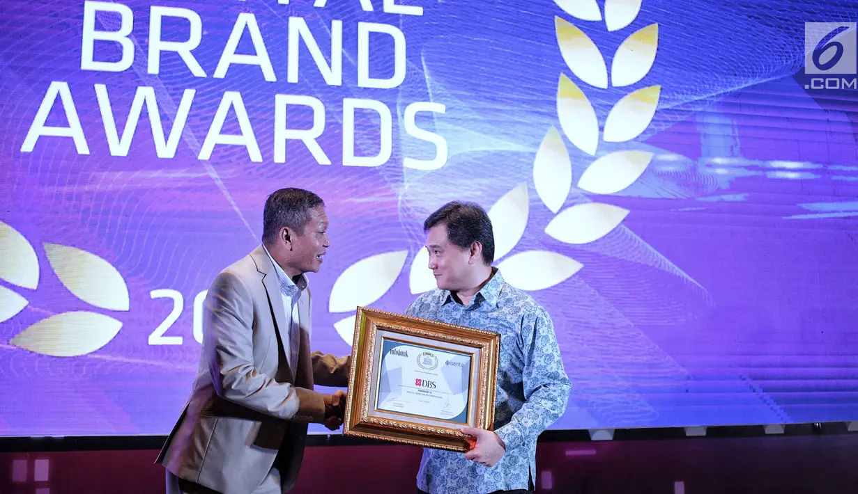 FOTO: Bank DBS Terima Penghargaan The 8th Digital Brand Awards 2019 ...