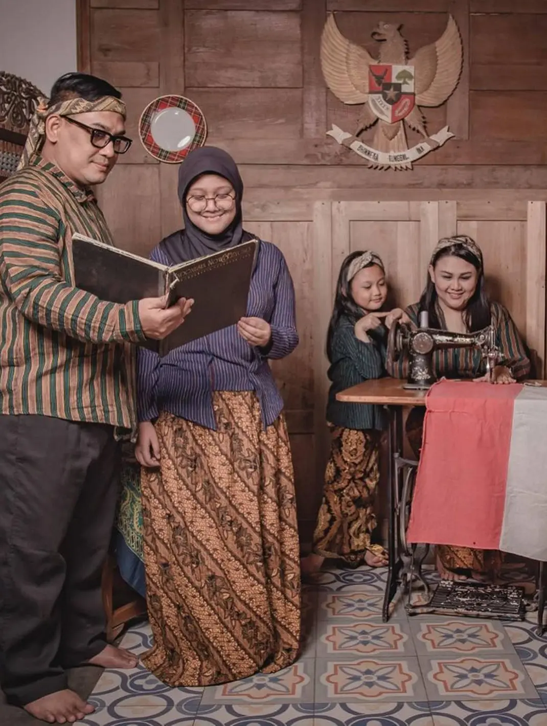 Pemotretan Keluarga Tia AFI di Solo, Tampil Curi Perhatian dengan Tema ...