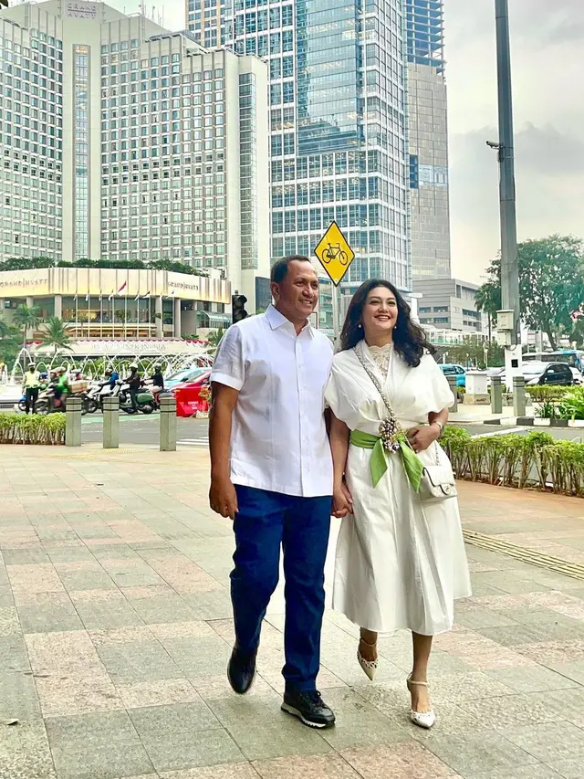 Jadi Mualaf, Ini 6 Potret Kebersamaan Bella Saphira dan Suami - Entertainment Fimela.com