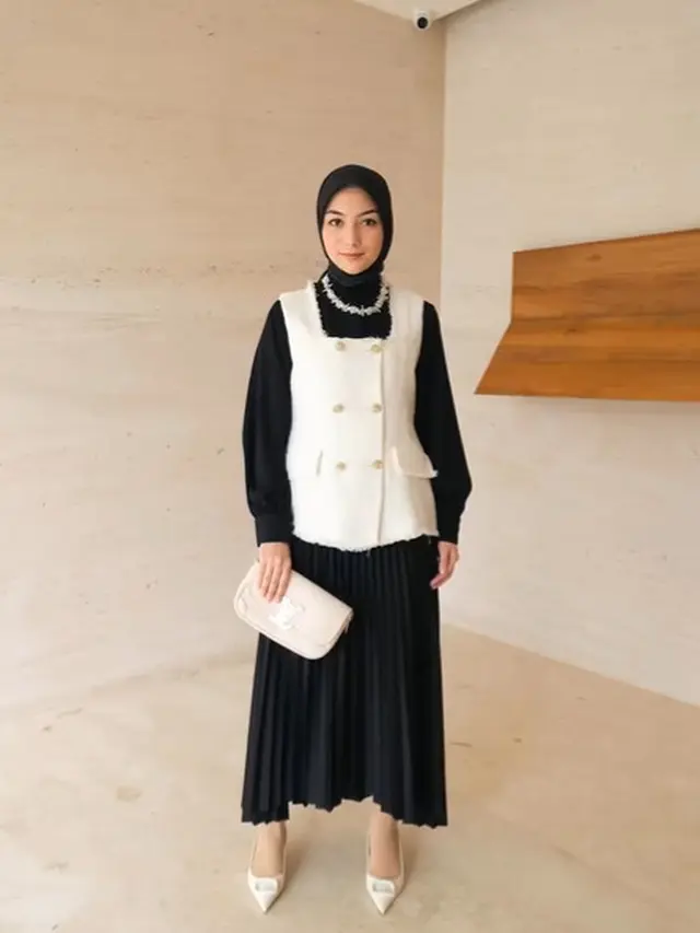 10 Inspirasi Outfit Monokrom untuk Hijabers, Simple, Keren, dan Elegan - Hot Liputan6.com