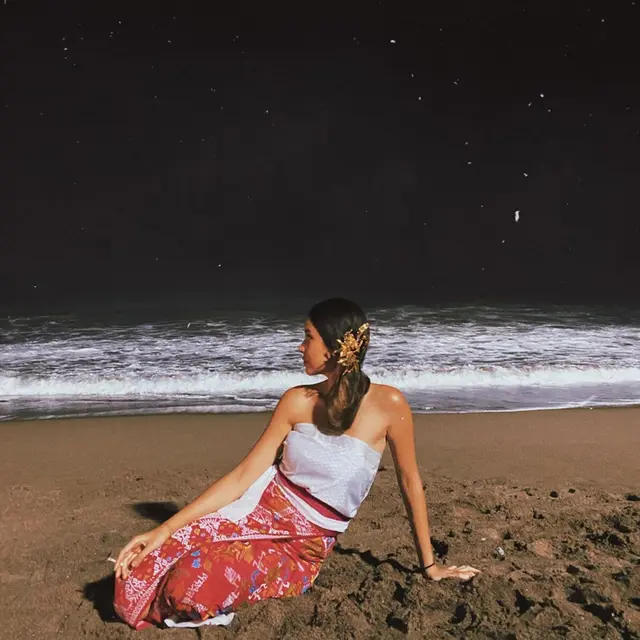 6 Potret Estelle Linden dalam Balutan Kebaya, Resmi Jadi Warga Negara ...