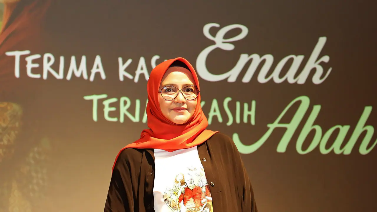 Profil Novia Kolopaking Istri Cak Nun, Aktris dan Penyanyi Terkenal Era ...