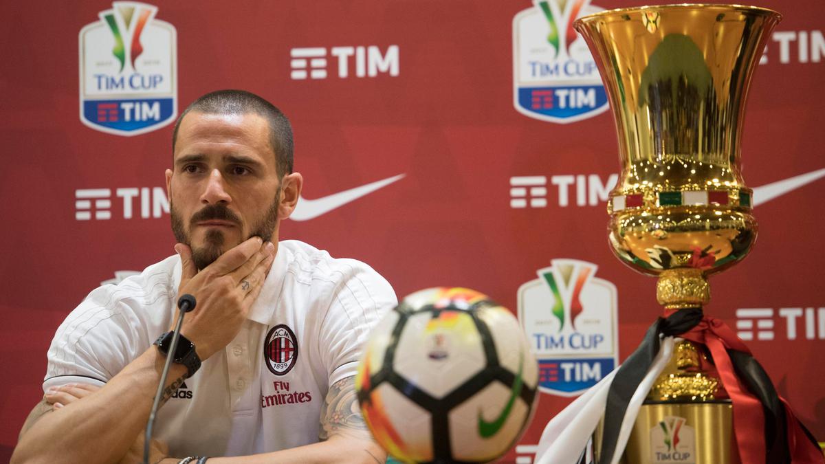 Ketimbang MU, Bek AC Milan Pilih Gabung PSG