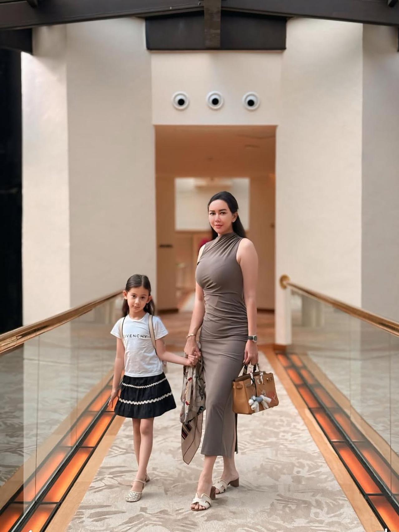 6 Gaya Stylish Aura Kasih dan Arabella, Putrinya yang Kini Berusia 6 Tahun