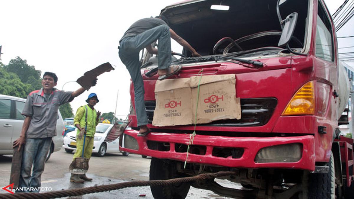 Kecelakaan Cipularang KM 100, Lalin Padat - News Liputan6.com