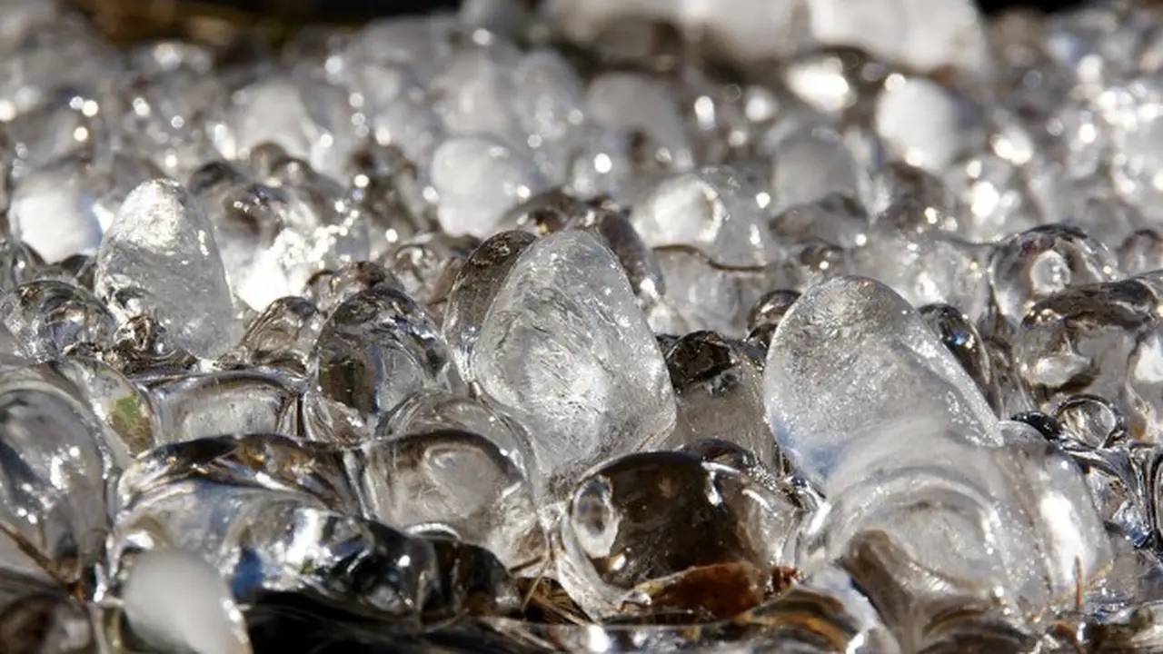 3 Trik Simpan Es Batu Agar Tidak Cepat Cair, Tanpa Masuk Kulkas - Food ...