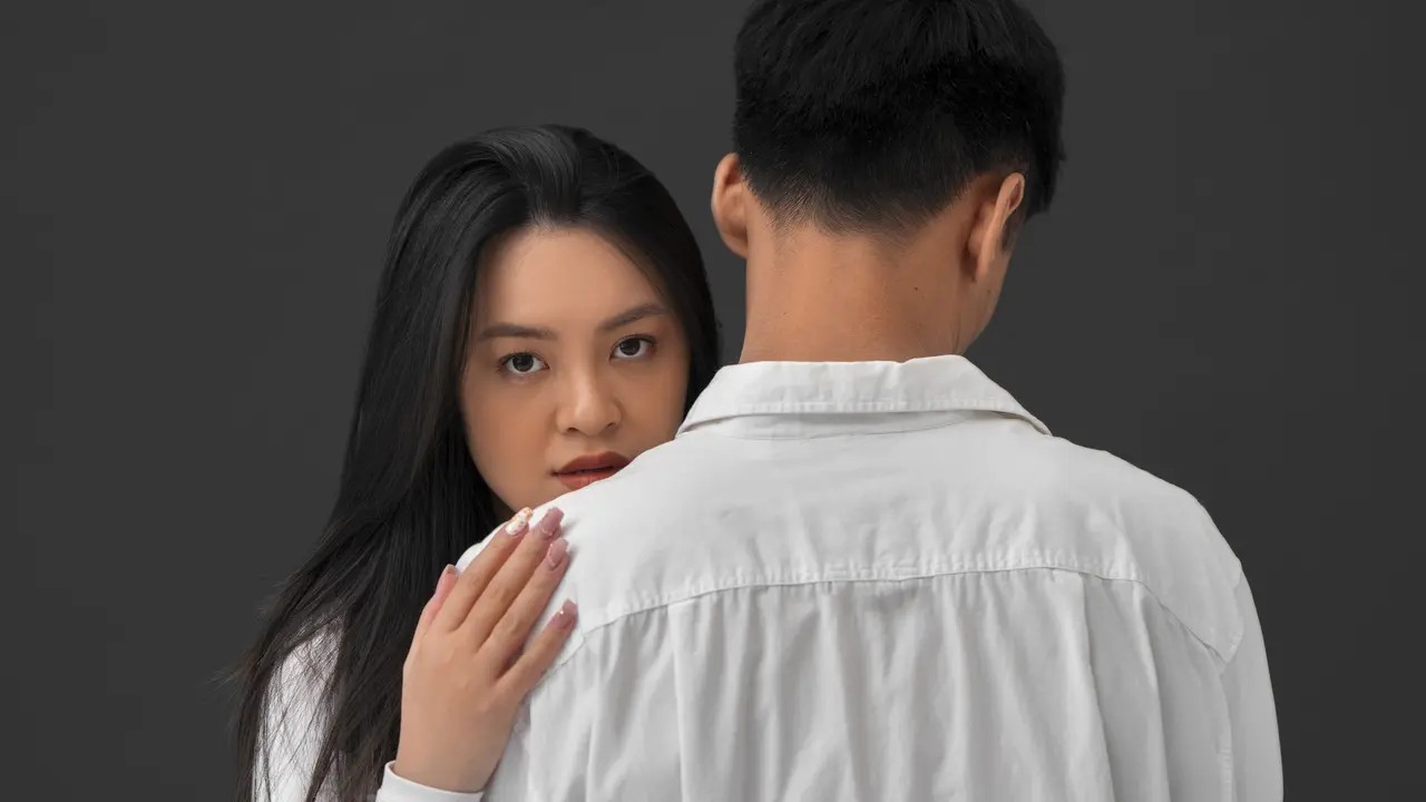 7 Tanda Kamu Belum Move On dari Mantan Meski Sudah Punya Pacar Baru - Hot Liputan6.com