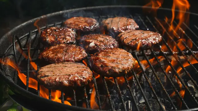 How to Grill Burgers for Different Levels of Doneness - English ...