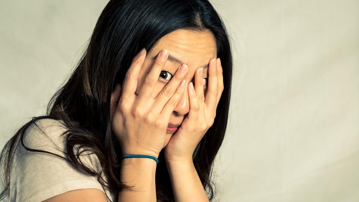 Sifat Pemalu Seseorang Benarkah karena Faktor Keturunan? - Lifestyle ...