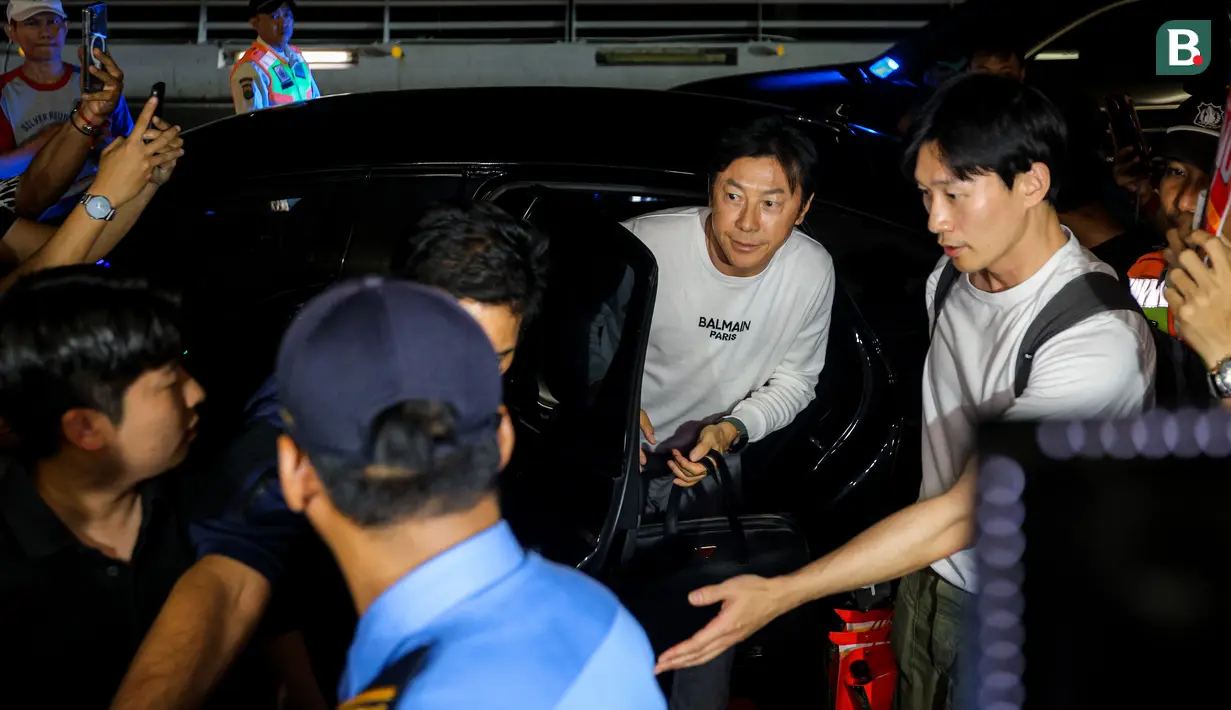 Foto: Pulang ke Korea Selatan, Shin Tae-yong Dilepas dengan Meriah oleh Masyarakat dan Suporter ...