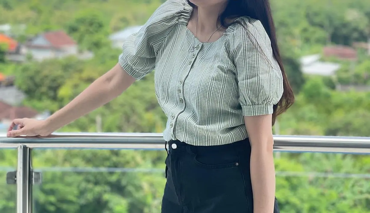 Potret Meiza Aulia Coritha Istri Eza Gionino, Ibu Tiga Anak yang Penuh ...