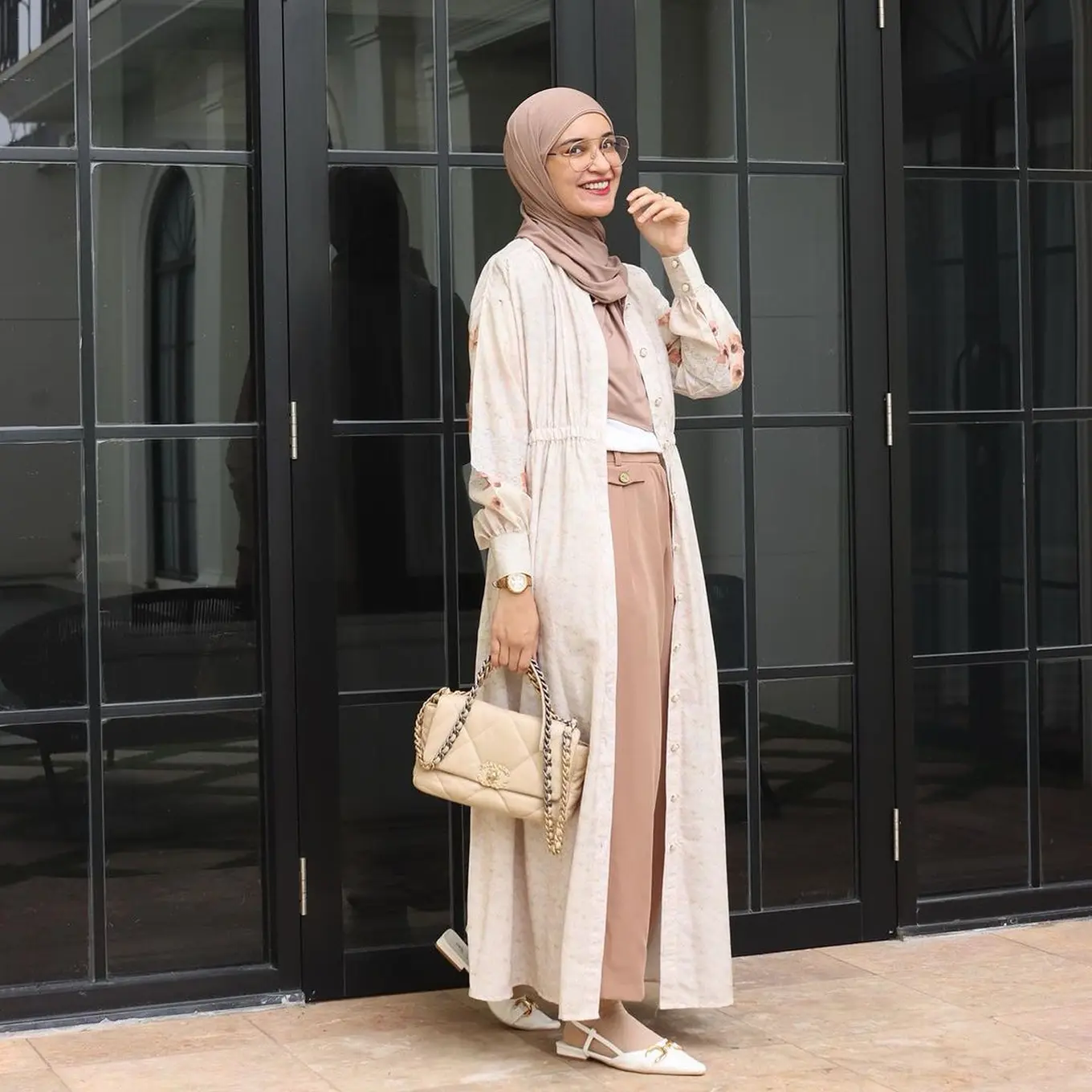 4 Model Hijab Menutup Dada ala Shireen Sungkar yang tetap Syar’i Namun ...