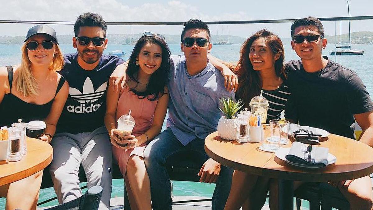 Enggak Kalah Gaul, Ayu Ting Ting Pamer Geng di Australia - ShowBiz ...