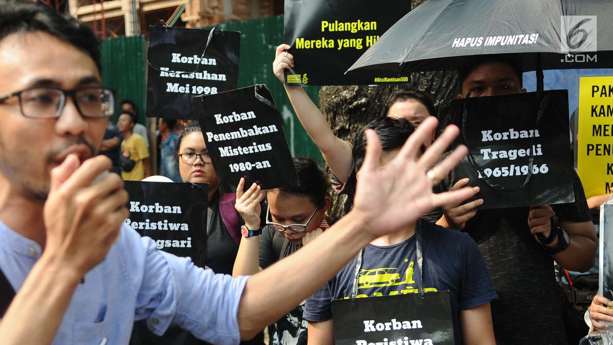 FOTO: Aktivis Tuntut Penyelesaian Kasus Pelanggaran HAM di Indonesia ...