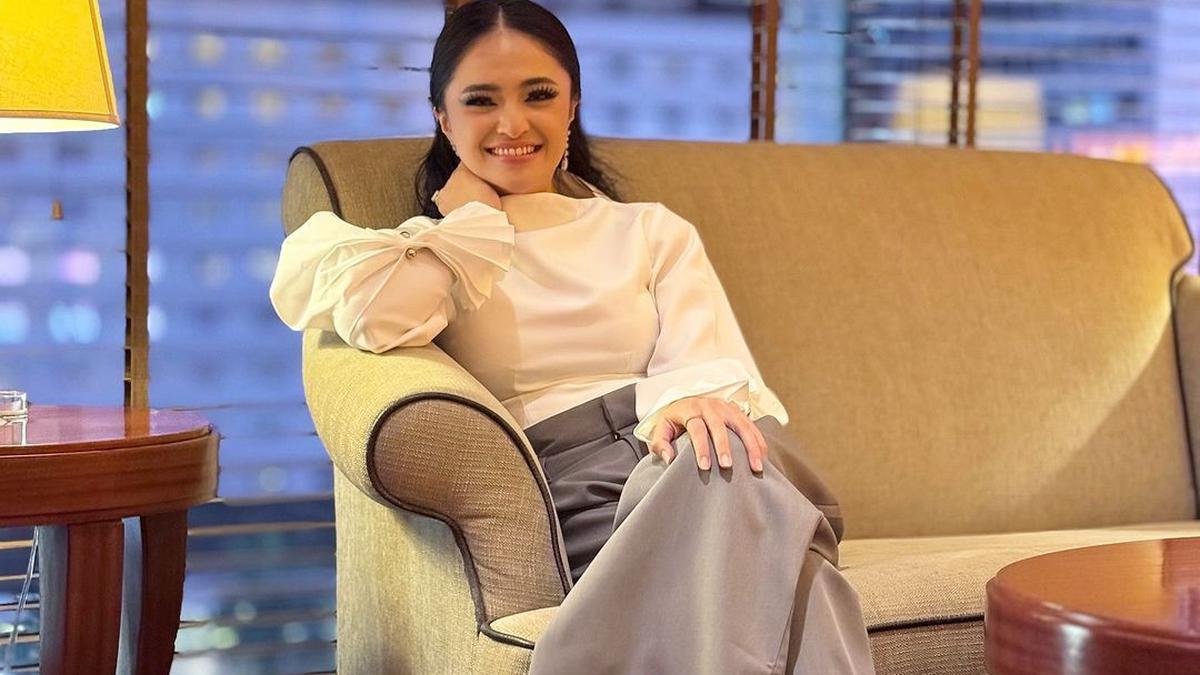 Gaya Chic-Formal Marshanda Saat Screening Drama Series Terbaru, Tampil ...