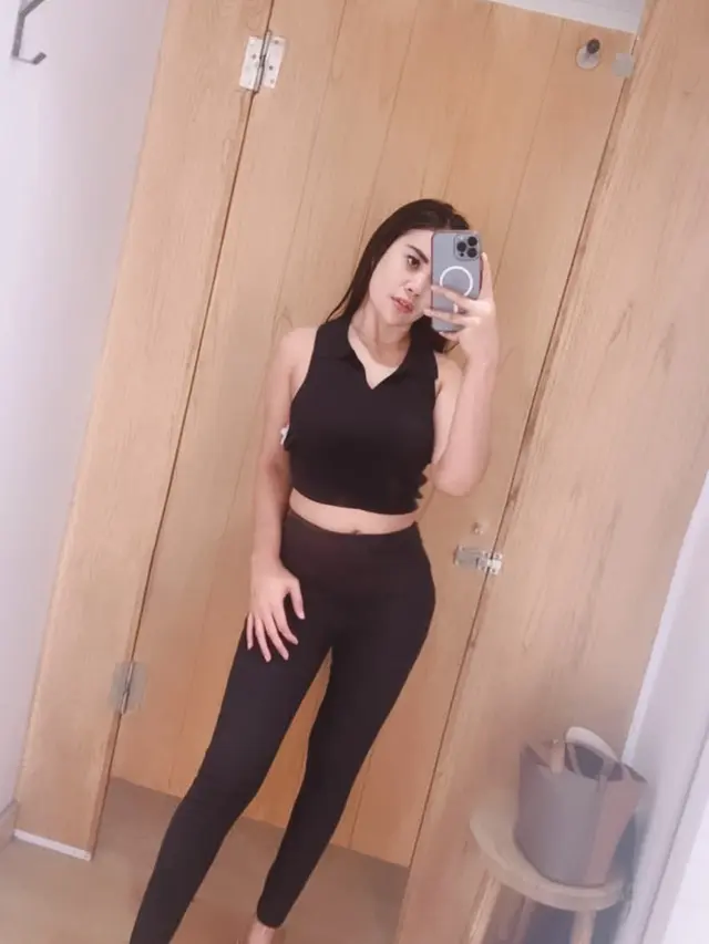 Kartika Chacha Dapatkan Tubuh Sehat dan Seksi Berkat Muaythai - ShowBiz Liputan6.com