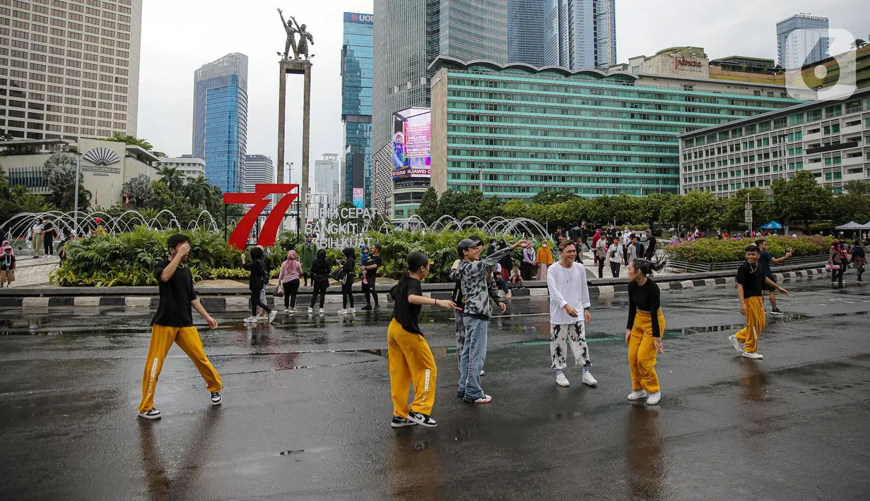 Usai Hujan Deras, Warga Tetap Antusias Olahraga di CFD - Foto Liputan6.com