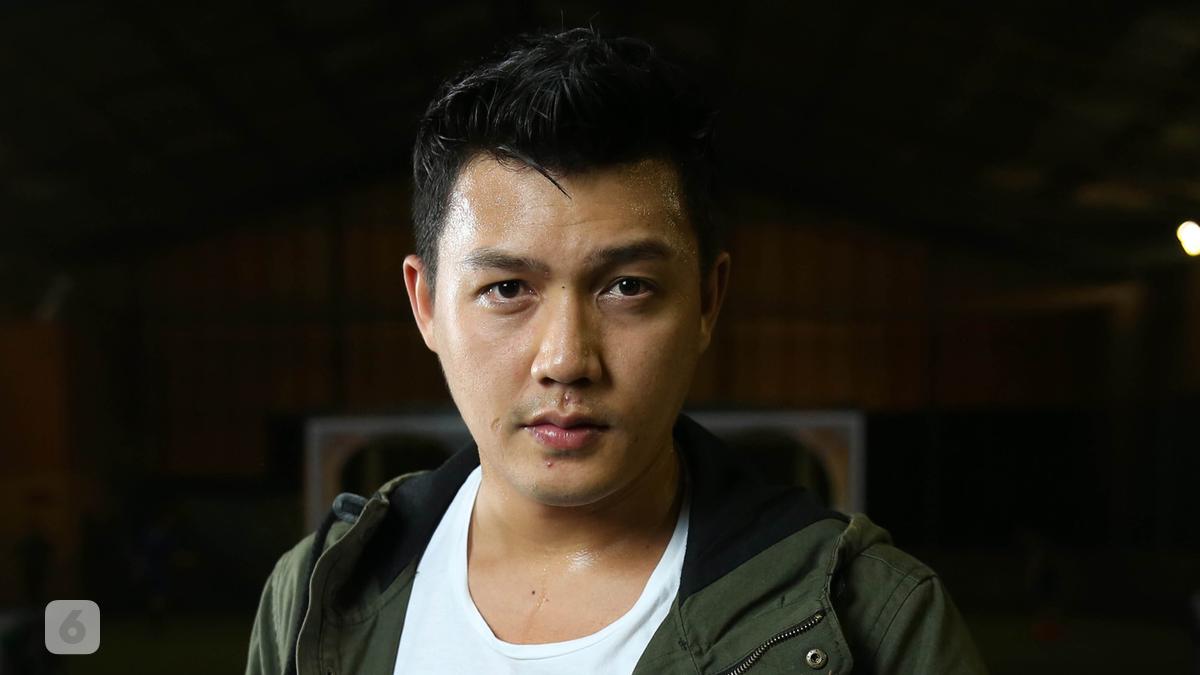 Jarang Terekspos, Ini 7 Potret Dirly Idol dengan Keluarga Kecilnya