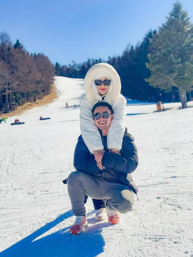 6 Potret Putri Zulhas dan Zumi Zola Liburan di Jepang, Romansa Penuh ...