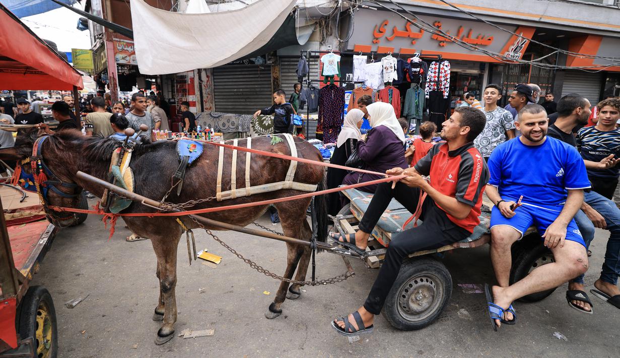 Kekurangan Bahan Bakar, Warga Palestina Gunakan Gerobak Keledai untuk ...