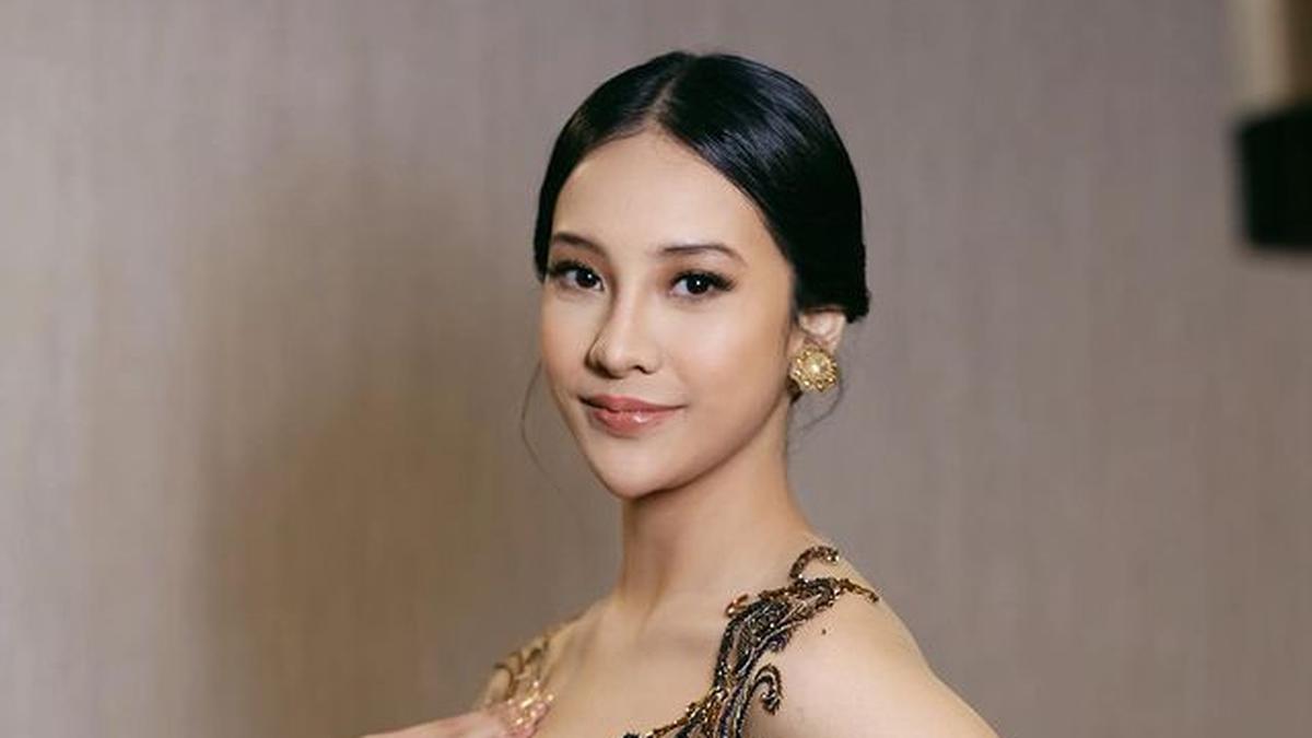 Keren Banget, Potret Anya Geraldine dengan Busana Serba Hitam