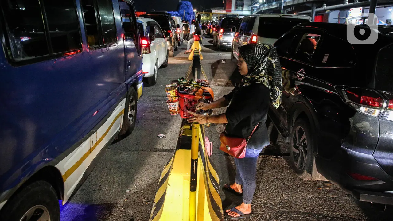 Pengelolaan Transportasi Pemudik yang Menyeberang ke Sumatera Dianggap ...