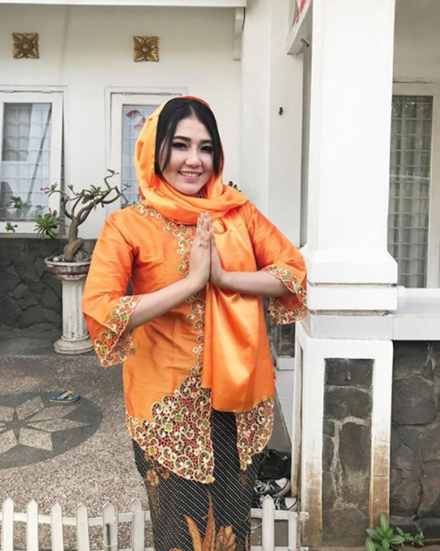 Foto Via Vallen Instagram : Lirik Lagu Via Vallen - Sayang | Lirik Lagu Via Vallen - Not only ...