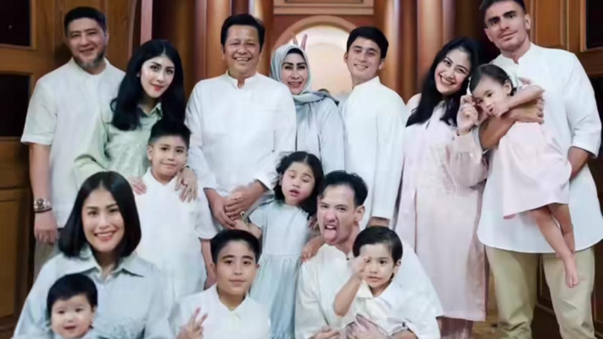 7 Potret Lebaran Alshad Ahmad Bareng Keluarga, Keberadaan Tiara Andini Dipertanyakan ...